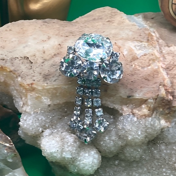 Jewelry | Vintage Silver Tone Dangle Drop Rhinestone Brooch 195s | Poshmark